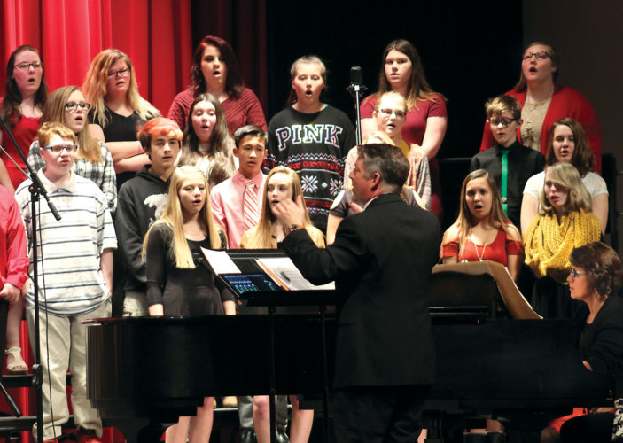 Voices raised in song | News, Sports, Jobs - The Daily News